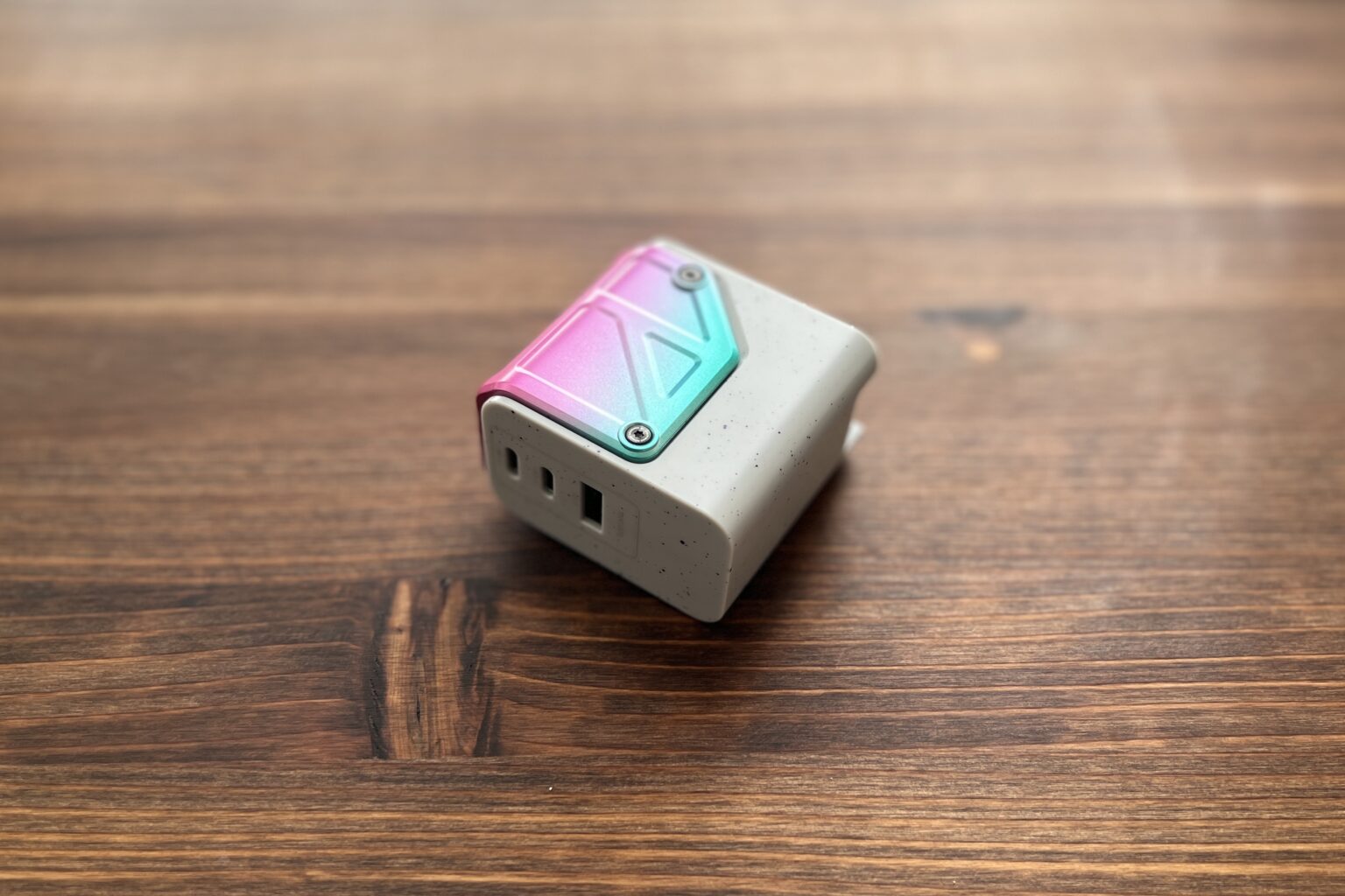 Angry Miaoのイカした充電器『CYBERCHARGE 90W』を触ってみた！ | 25歳の壁